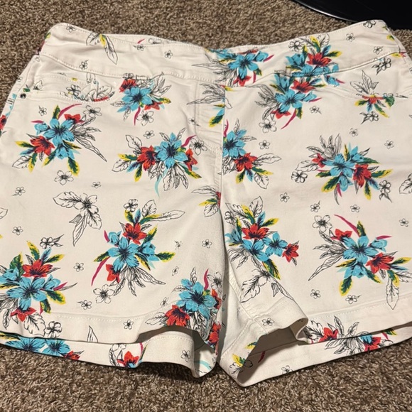 Westbound | Shorts | Westbound Petites Floral On White Pullon Stretch ...
